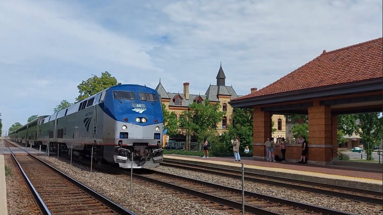 Amtrak 5 on the "Zephyr Track" past Riverside IL - YouTube