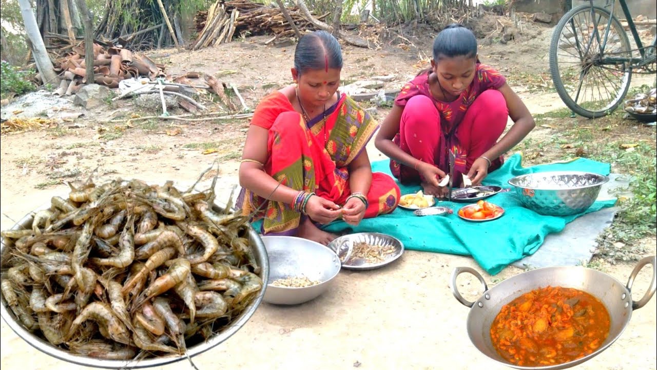 How they cook chingri fish recipe in tribe village l prawn recipe l ...