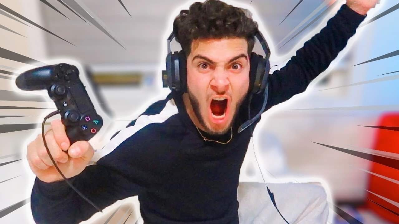 TURNING off FORTNITE ON MY ROOMMATE ! ( GREATEST FREAKOUT EVER ) FT ...