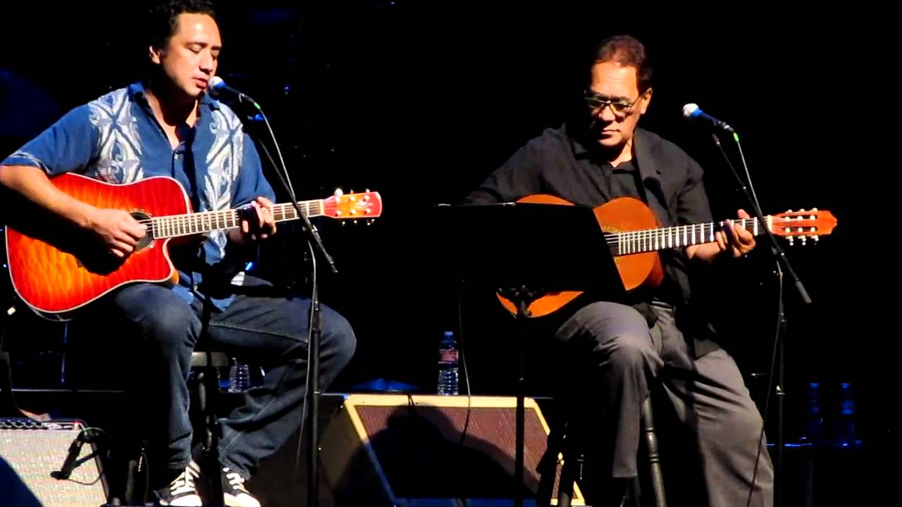 Howard & Sam Ahia - The Future Holds (Maui live 2.12.11) - YouTube