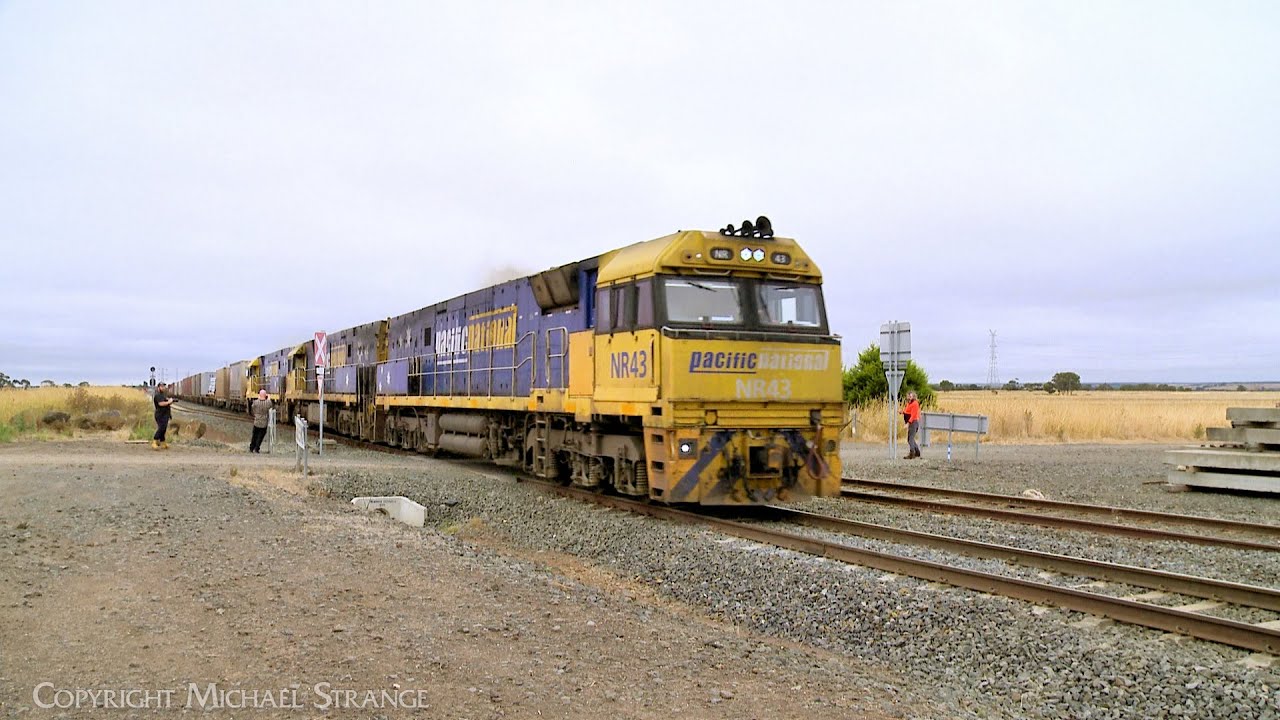 4PM4 Pacific National Steel & Container Freight Train Passes Railfans ...