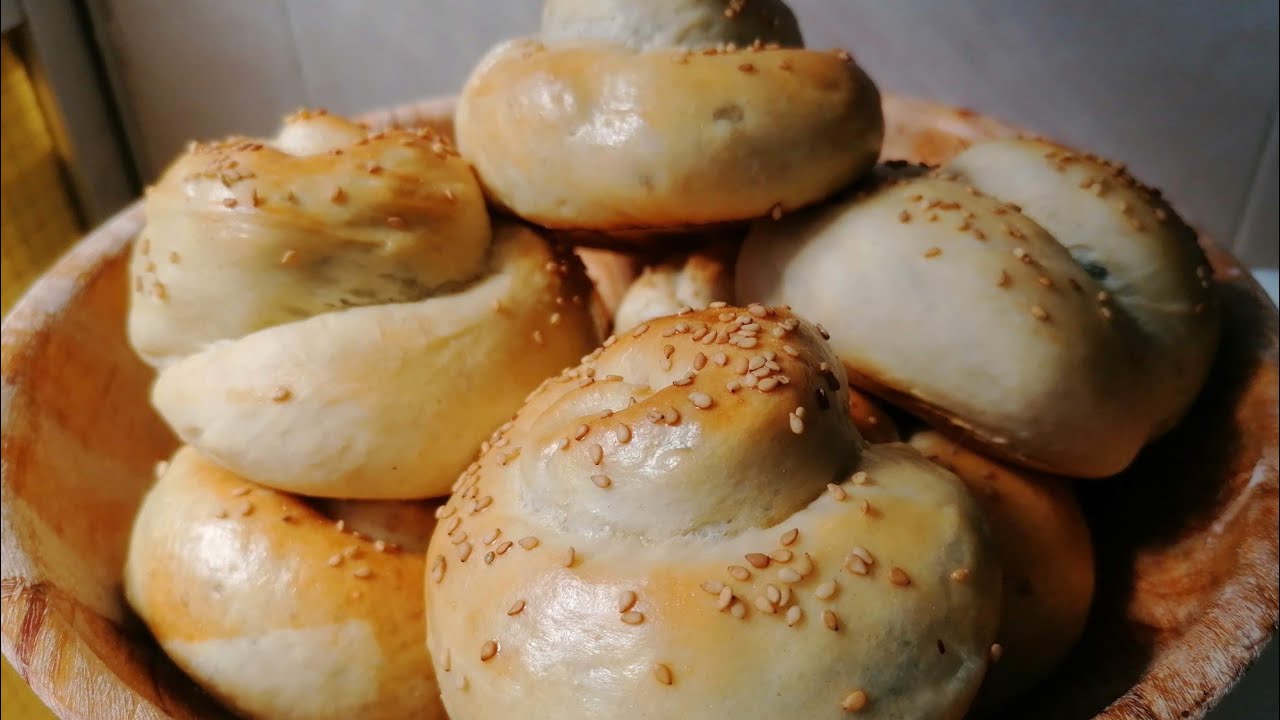 Como hacer pan con forma de caracol, relleno de espinacas y queso - YouTube