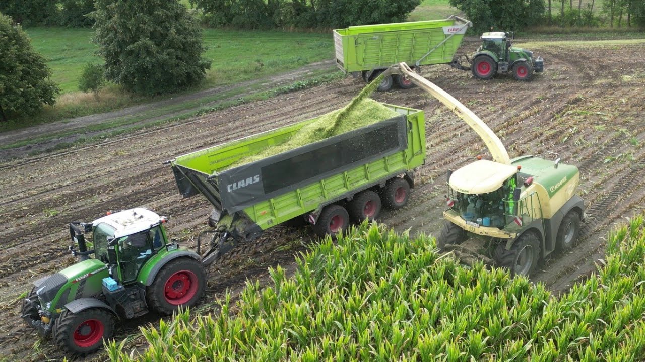 KRONE BIG X 630 beim Maishäckseln / Abfahrer sind 3 Fendt mit CLAAS ...