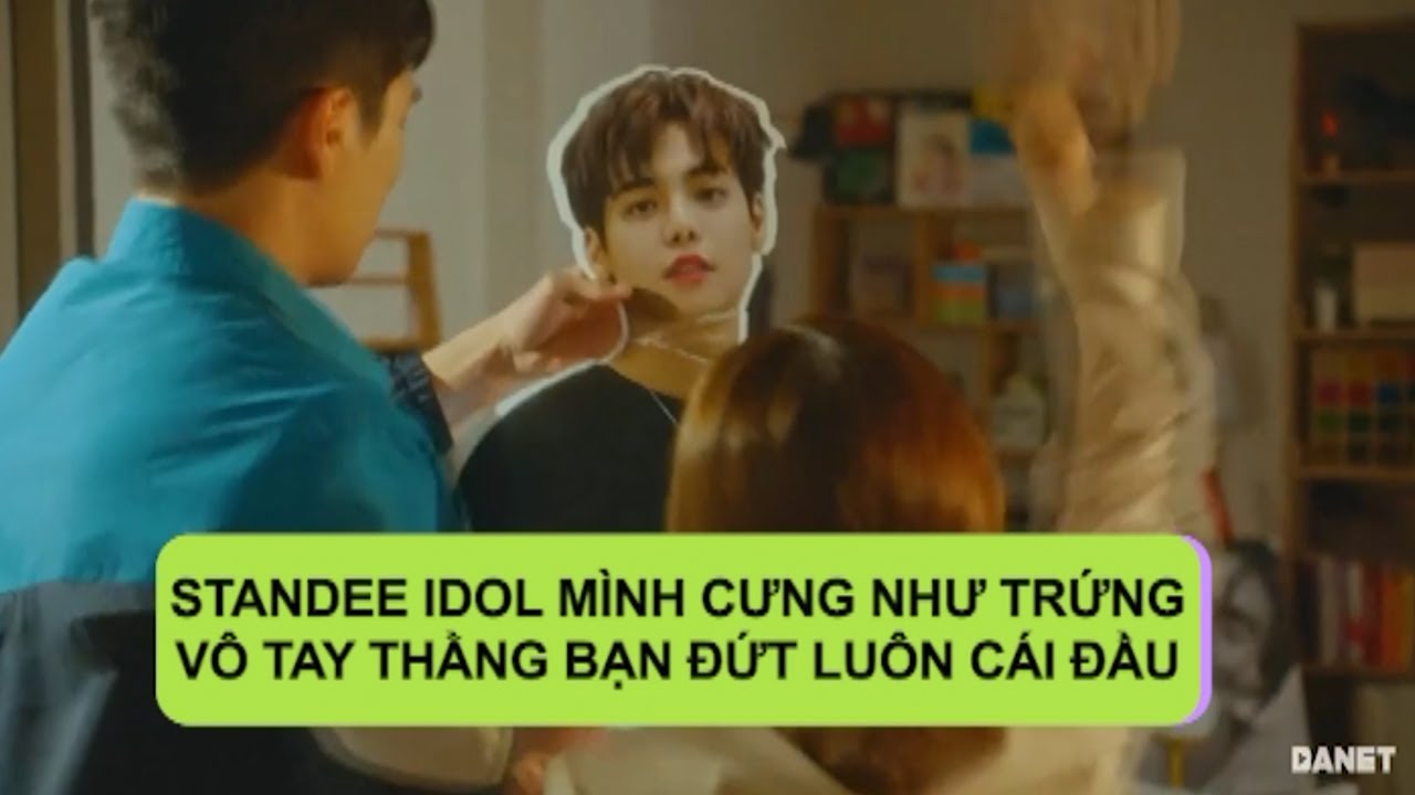 Standee idol mình cưng như trứng, vô tay thằng bạn đứt luôn cái đầu ...