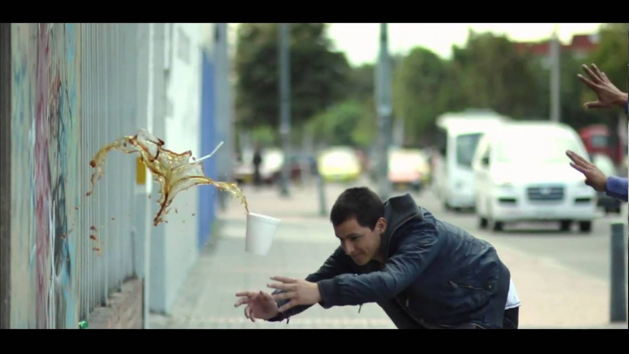 Andrea Echeverri - Toy Contento (Official Music Video) - YouTube