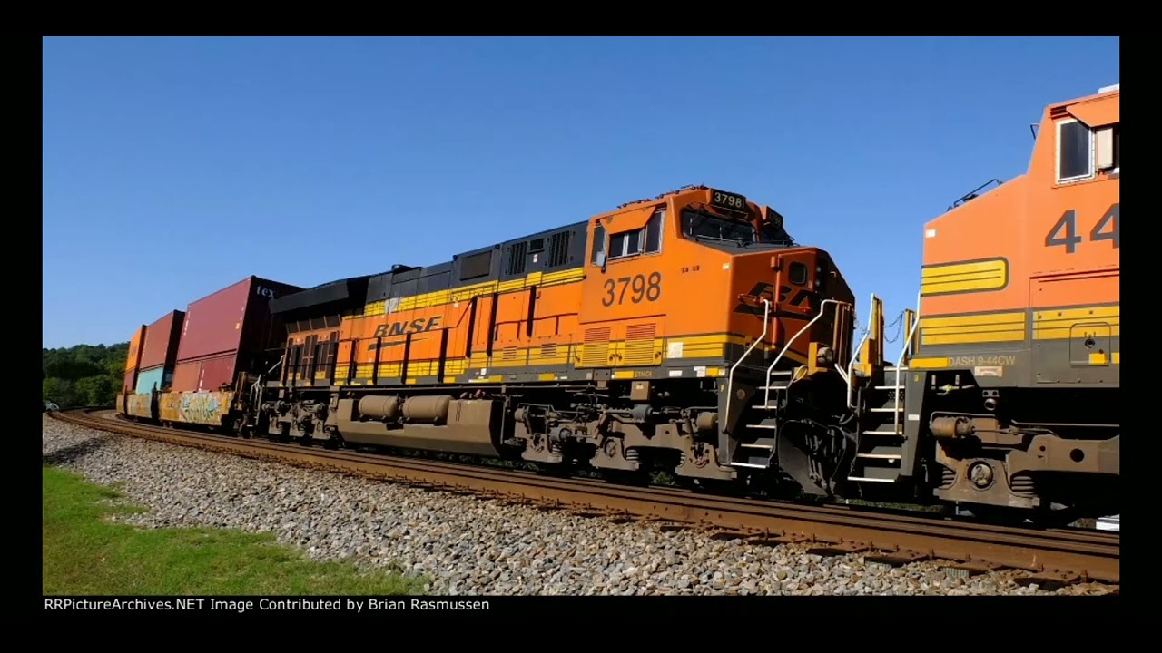 BNSF #3798 Horn and Bell Sound affect - YouTube