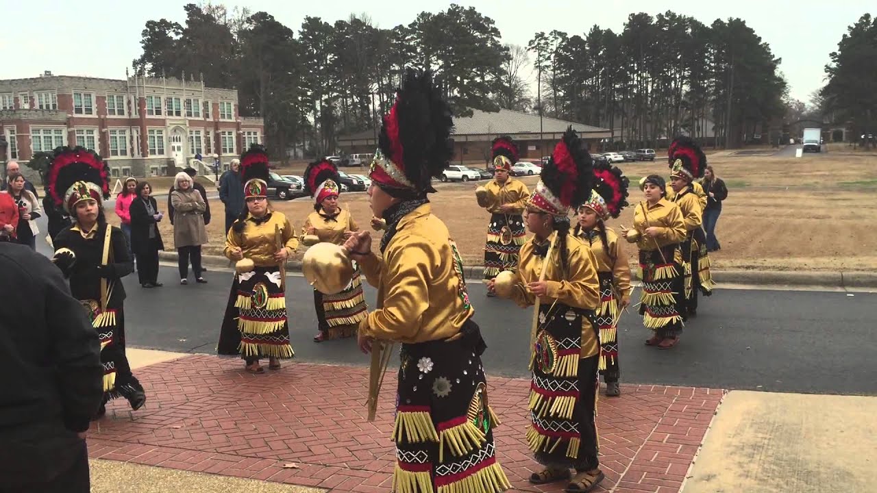 Aztec dancers on feast of Our Lady of Guadalupe - YouTube