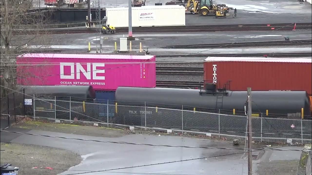 (Northbound) BNSF Loaded Oil Train passes through the BNSF Tacoma Train Yard. - YouTube