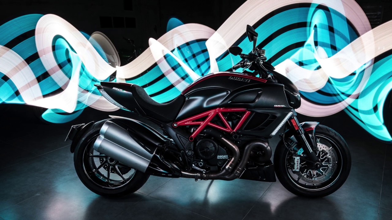 Light painting a motorcycle - YouTube