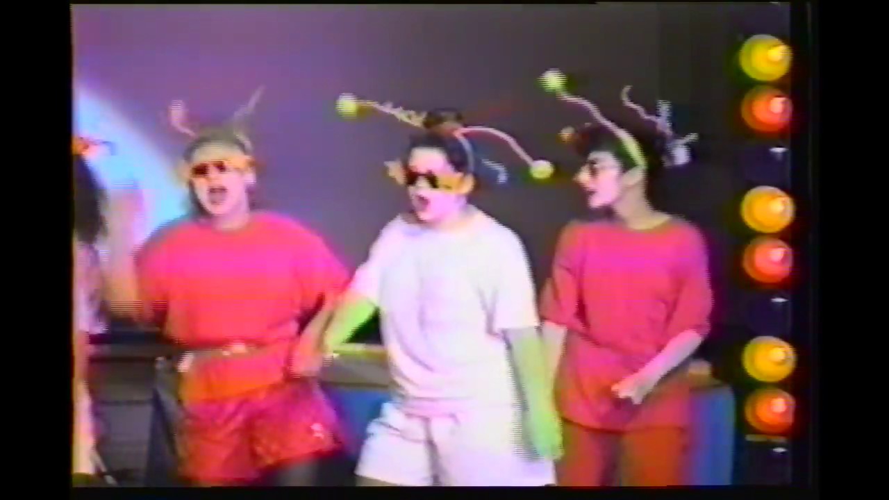 UB92 lip sync Cuddly Koalas "I Saw Elvis in a UFO" (Central College ...