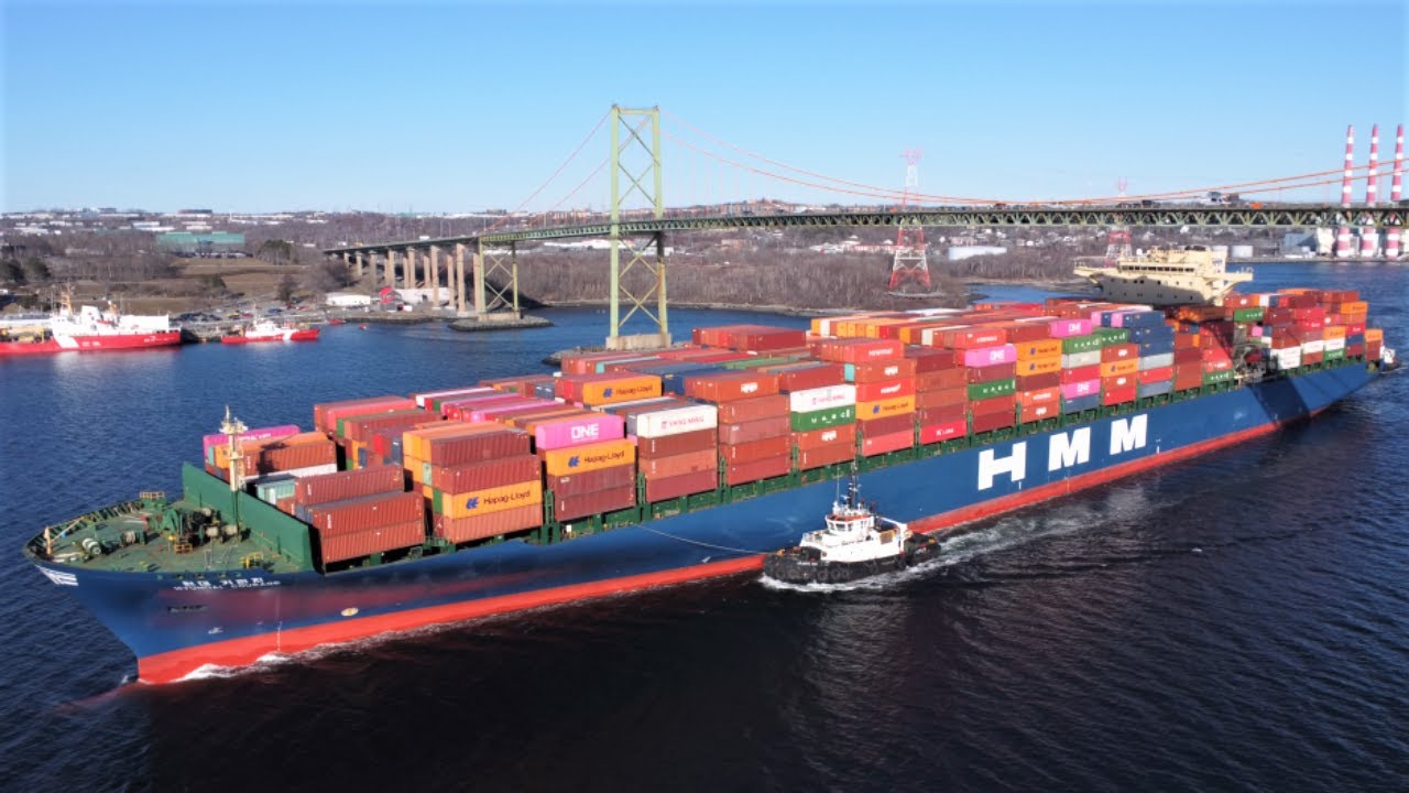 Awesome 4K View! Large Container Ship HYUNDAI COURAGE Inbound into ...