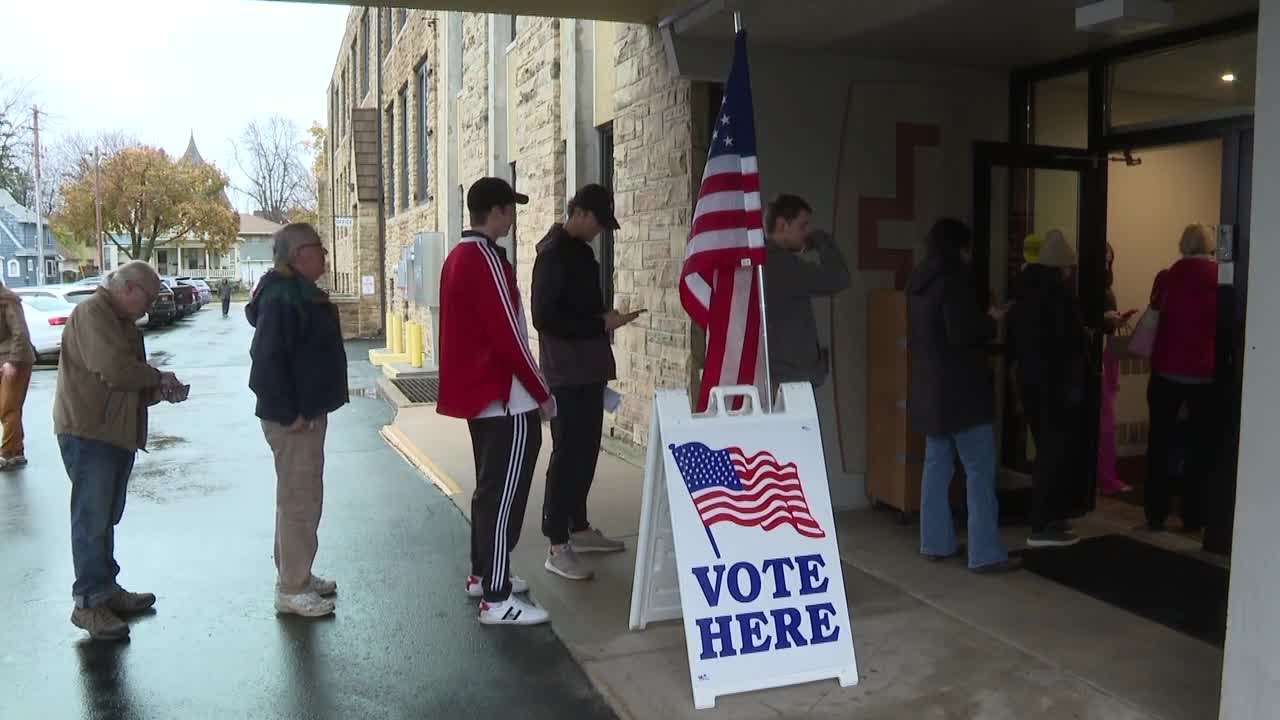 Appleton voters brave rain and long lines to cast ballots in ...