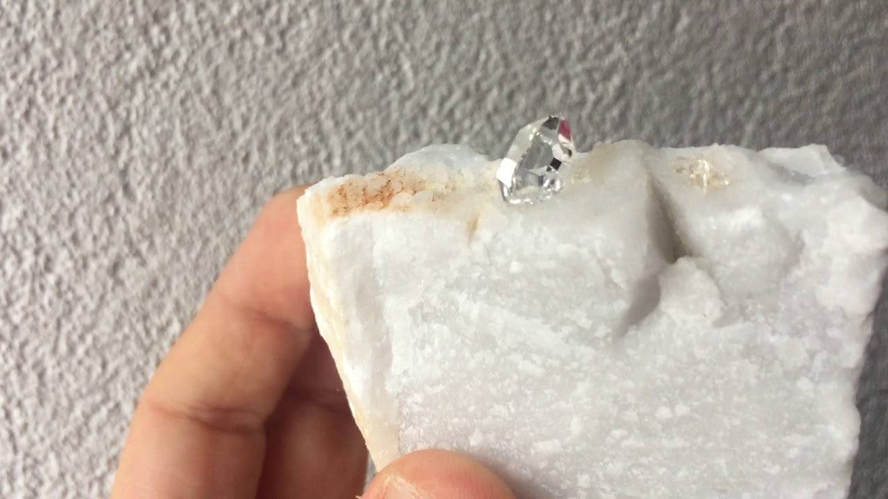 Minerali Quarzo rocca marmo di carrara - YouTube