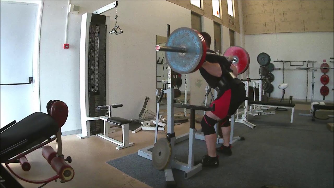 D32 Comp Squat 160x5x3 - YouTube