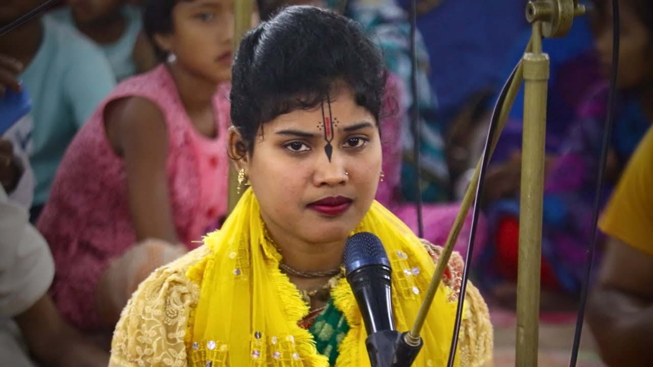 অবিশ্বাস্য এ যেন স্বয়ং মা স্বরস্বতী কীর্তনীয়ার কণ্ঠে ভজন গাইলেন ...