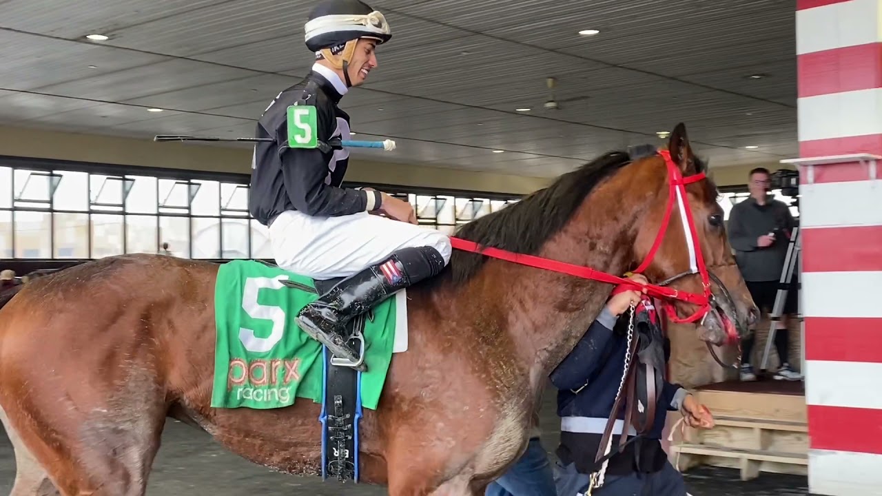Jockey Edwin Rivera gets his 1st win back returning from injury - YouTube
