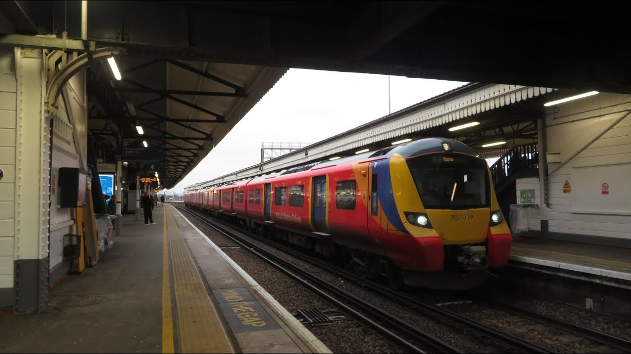 South Western Railway / 707019 / Clapham Junction / 28/01/23 - YouTube