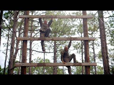 Fallschirmjäger absolvieren SURT-Hindernisparcours