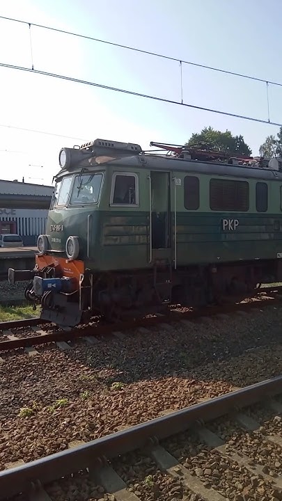 Piękny jamniczek na stacji Tychy | ET41-186 #pkp #pociąg #railway #train - YouTube