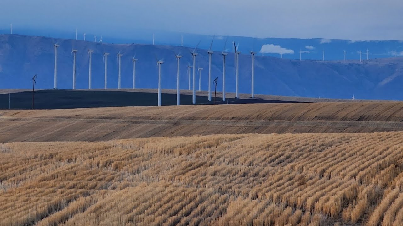 Wind turbines in Gilliam County, Oregon - YouTube