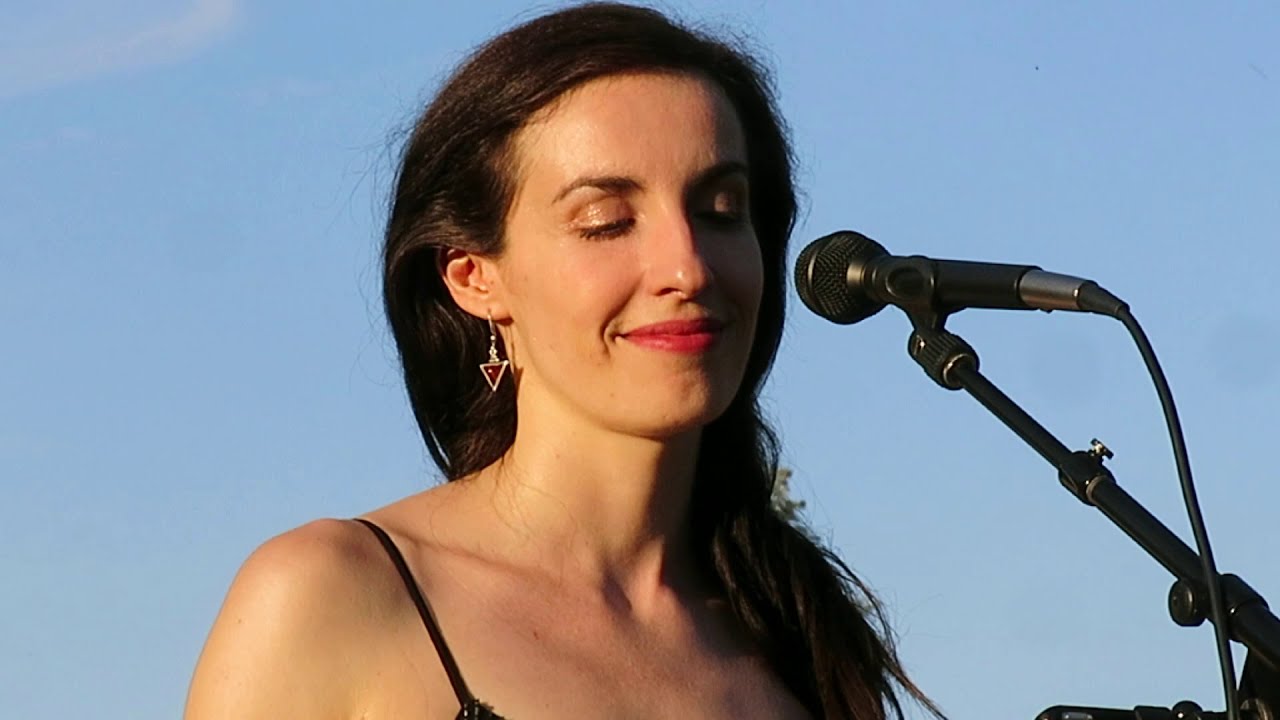 Marie Navarro / LA JAVANAISE / CHATEAU DE MONCEAU LIVERDY EN BRIE - YouTube