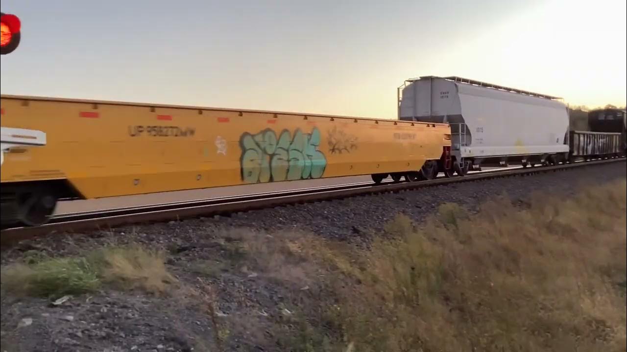 Up 8805 SD70ace leads a up manifest with a nice k5lla - YouTube