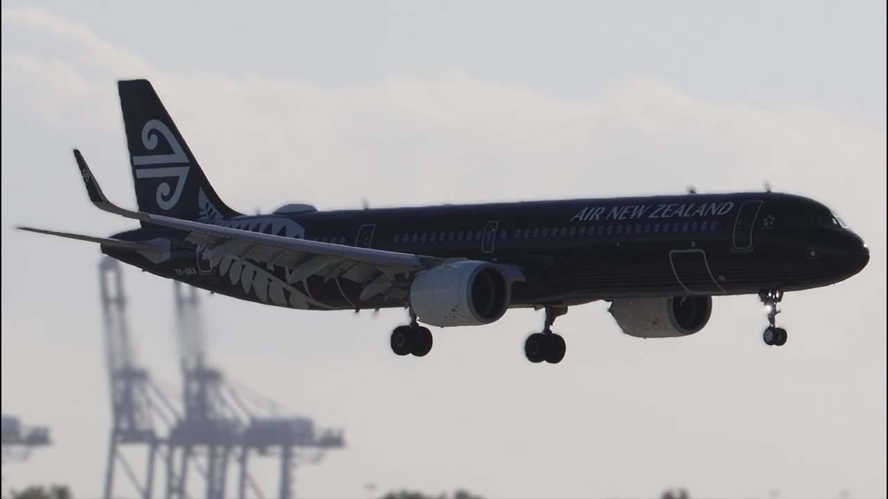 Air New Zealand A321 Black Livery Landing BNE - YouTube