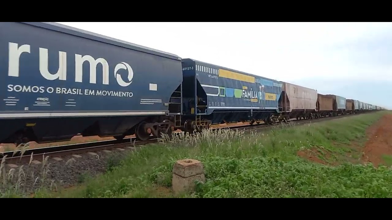 trem graneleiro vazio com dupla de locomotivas AC44i ALL e RUMO - YouTube
