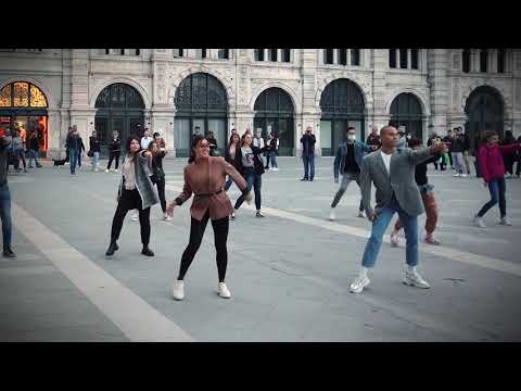 Flashmob Proposal Trieste Bruno Mars Marry You 2020