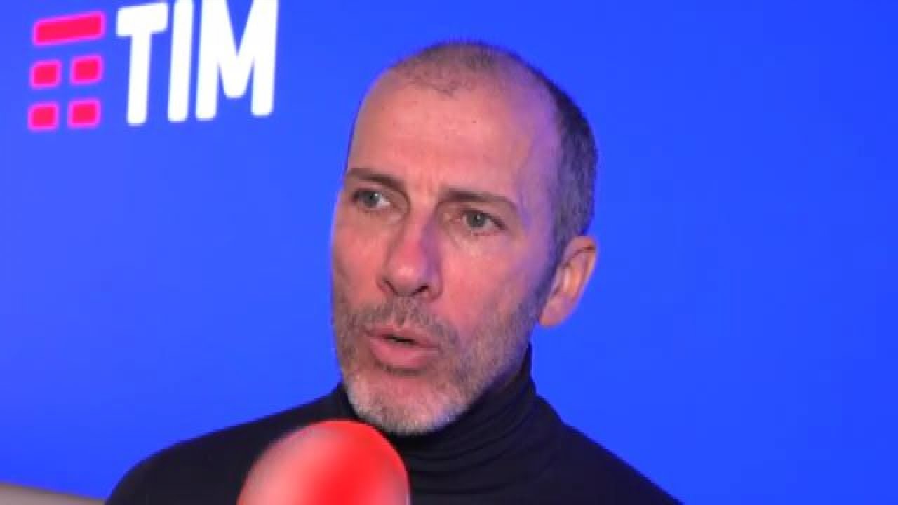 Tim, Labriola: superate stime, nel 2023 cresciamo anche in Italia - YouTube