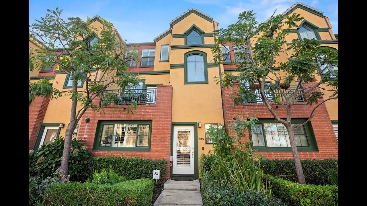 Discover Your Dream Townhome in University Heights! 1609 Polk Ave San ...