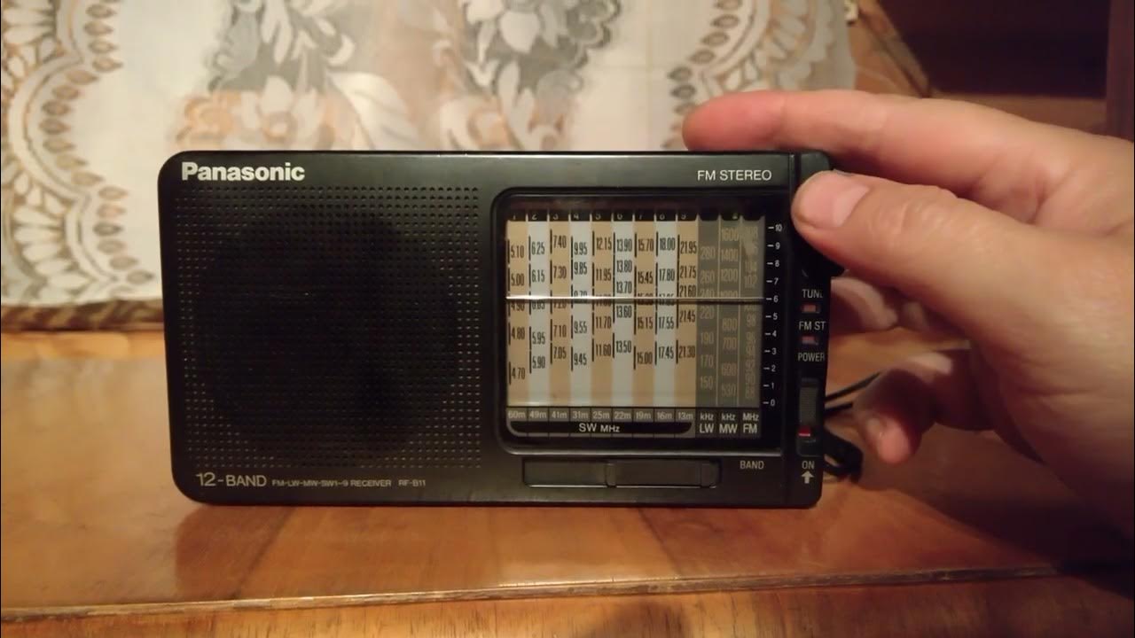 Радиоприемник Panasonic RF-B11, прием на СВ. - YouTube