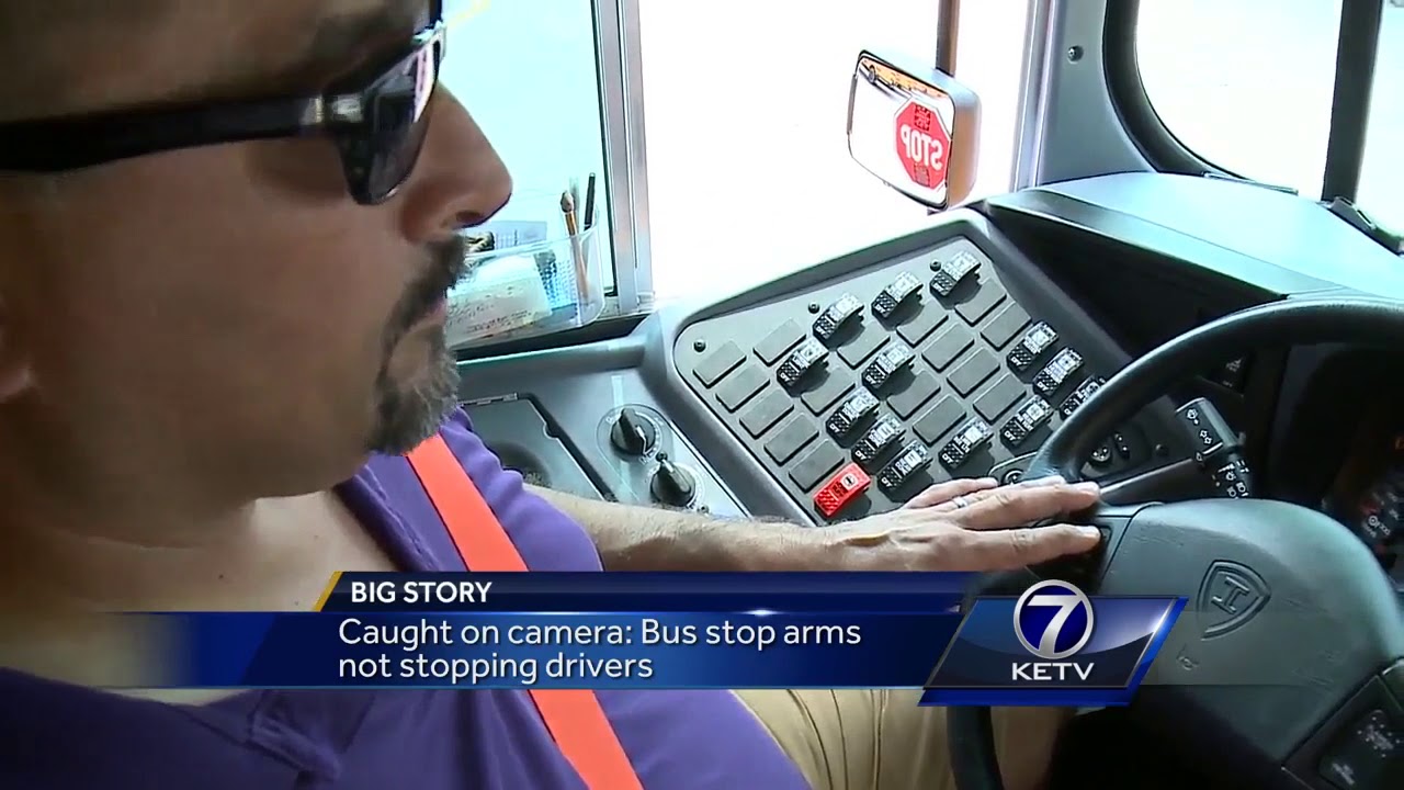 Caught on camera: Bus stop arms not stopping drivers - YouTube