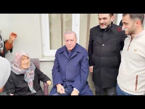 Cumhurbaşkanı Erdoğan, Rize’de komşularıyla bayramlaştı