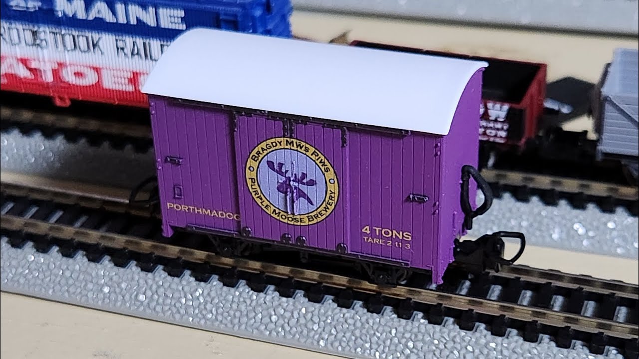 Purple Moose Brewery OO9 box van from Peco - YouTube