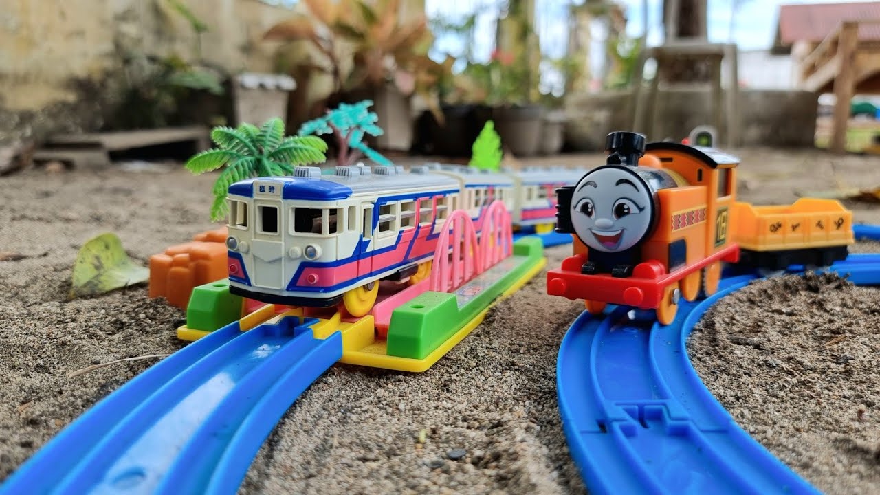 Merakit Mainan Kereta Api Thomas & Friends, Nia Series, Plarail ...