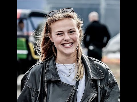 Susan Radder #susanradder #netflixactress is #showstealer in The ...