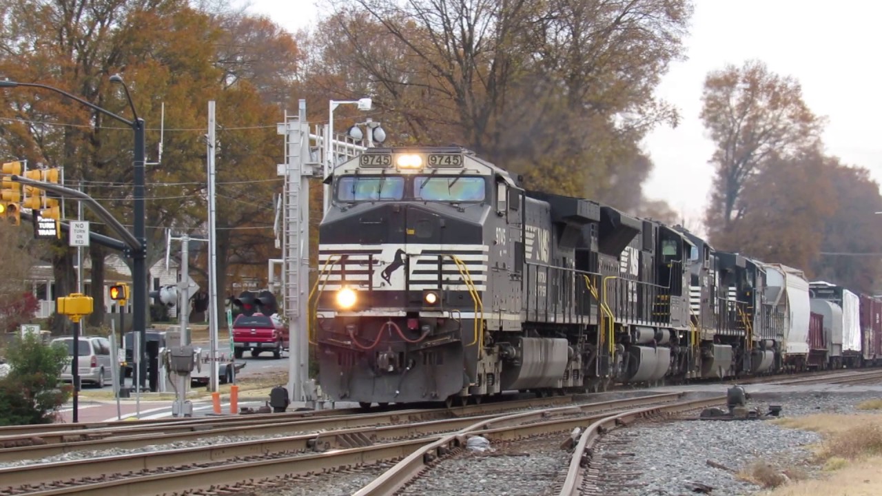 NS Freight Train at Kannapolis N.C - YouTube