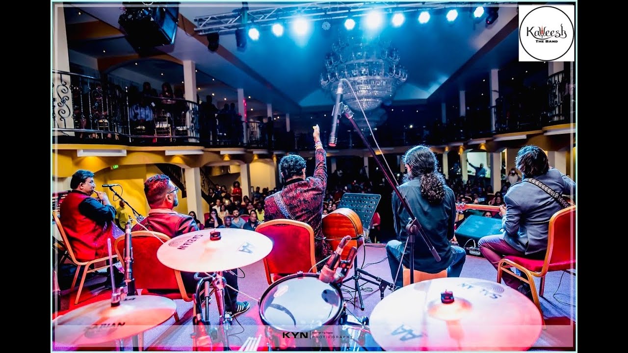 | Kaveesh The Band | Nostalgic Medley | Amazing Crowd Response | - YouTube