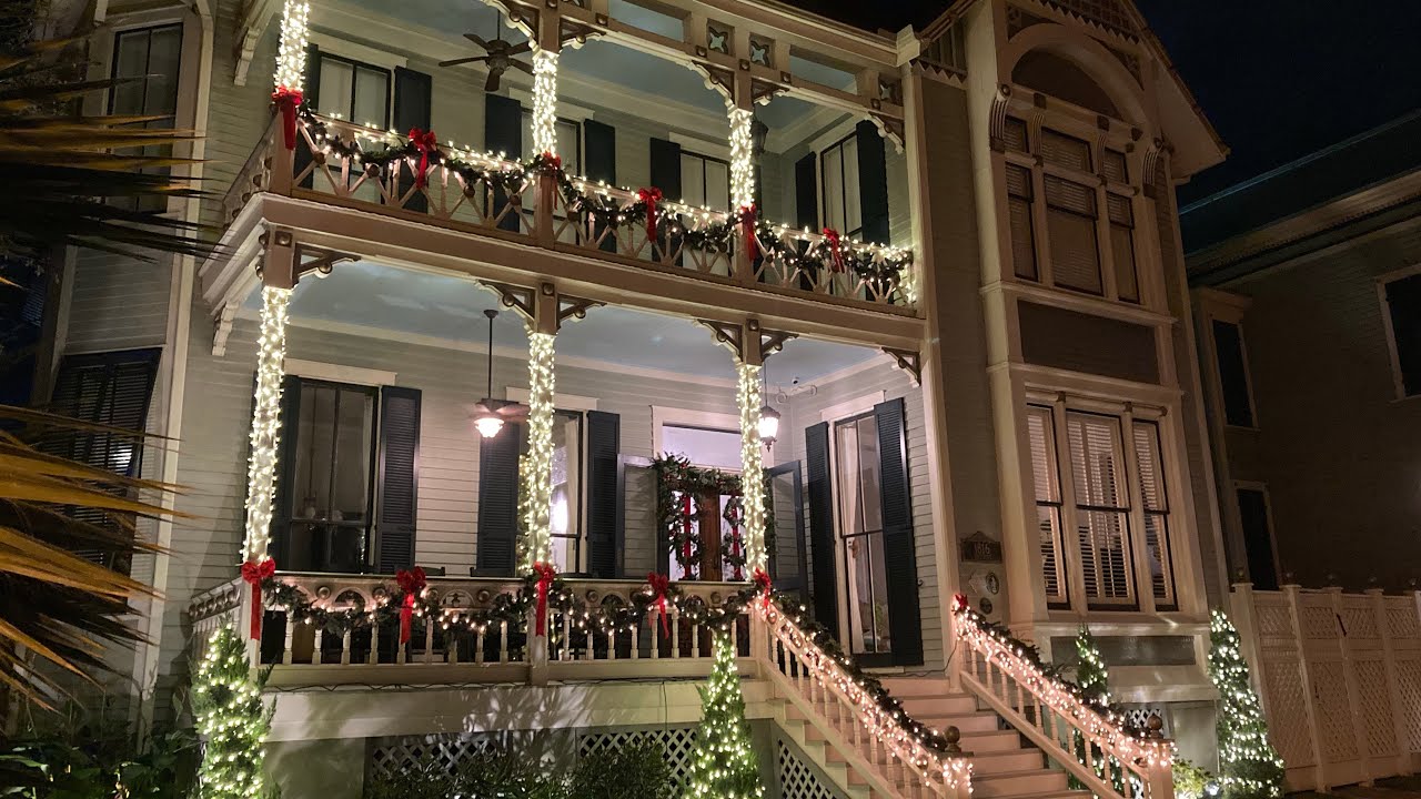 Fancy neighborhood at Christmas, in Galveston, Texas - YouTube