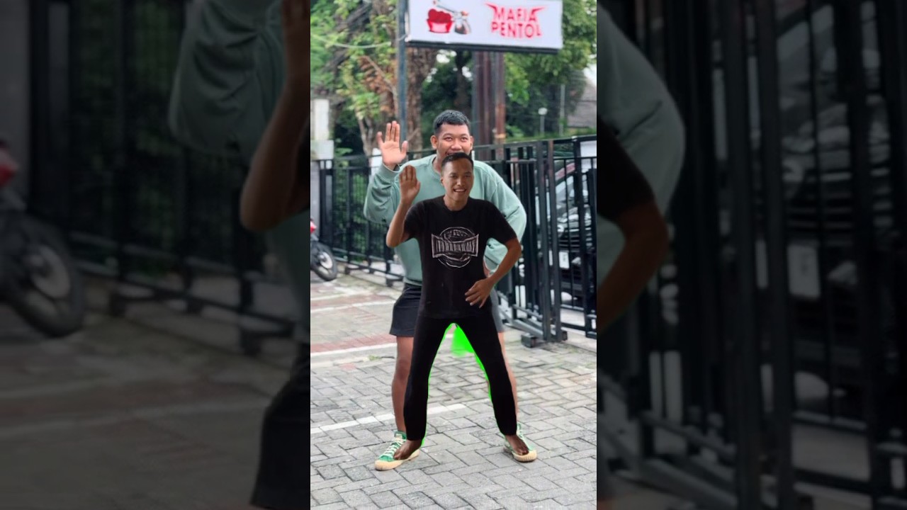 Goyangan mas bondit mafia pentol #dangdut #goyang #shortsvideo - YouTube