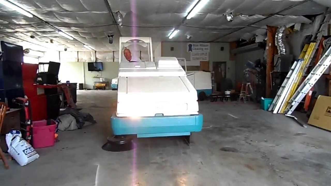 Tennant 8400 Ride-on Floor Scrubber & Sweeper Combo - YouTube
