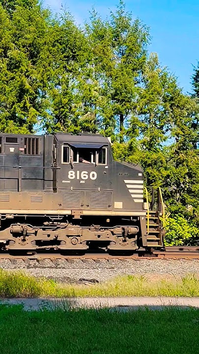 8160 and 4572 NS Locomotives - YouTube