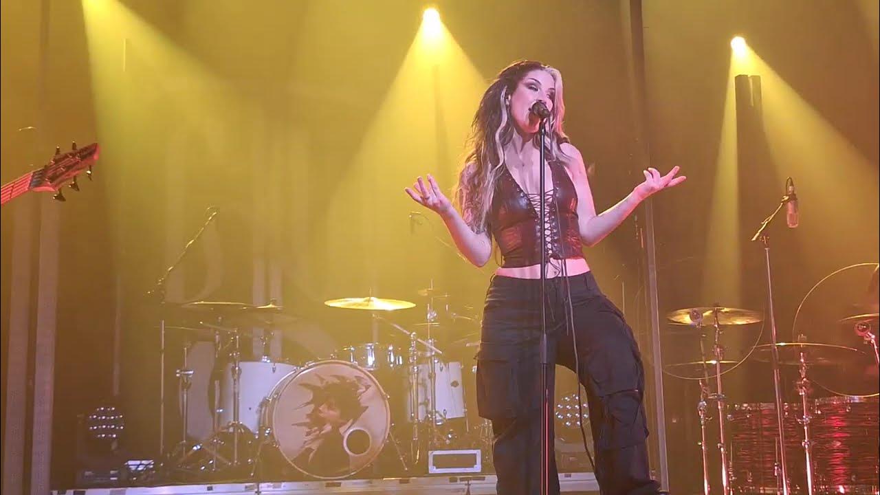 Charlotte Wessels - Chasing Sunsets (Live at Pakkahuone, Tampere, Finland | 2024-Nov-05) - YouTube