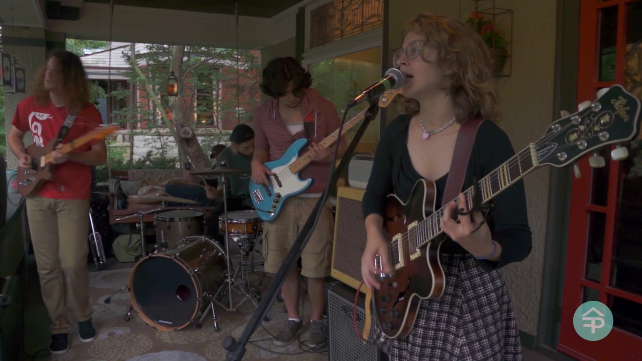 Dash Hounds - "Banks" (Front Porch Concerts) - YouTube