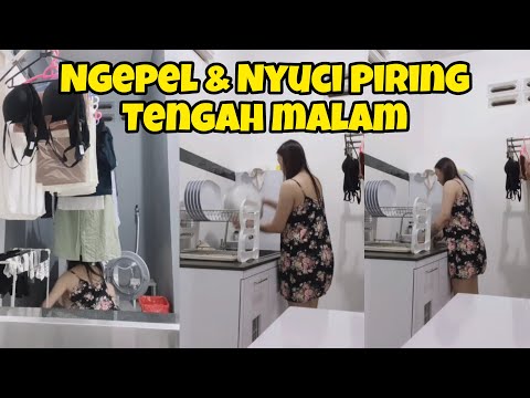 BUNDA SEDANG MENCUCI PIRING TENGAH MALAM