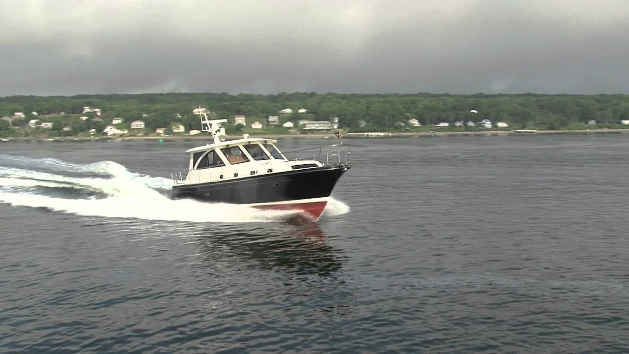 Hunt 44 Express Cruiser - YouTube