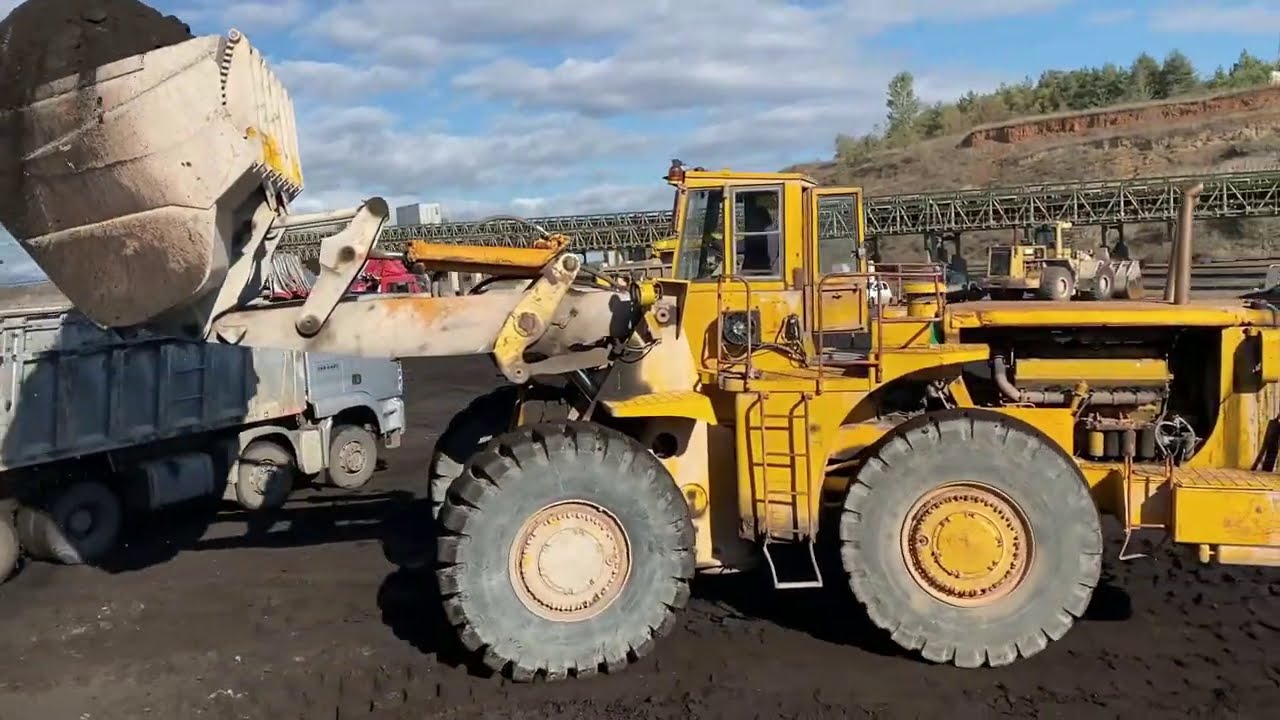Caterpillar 992A Wheel Loader Loading Coal On Trucks - Ektor Ate - YouTube