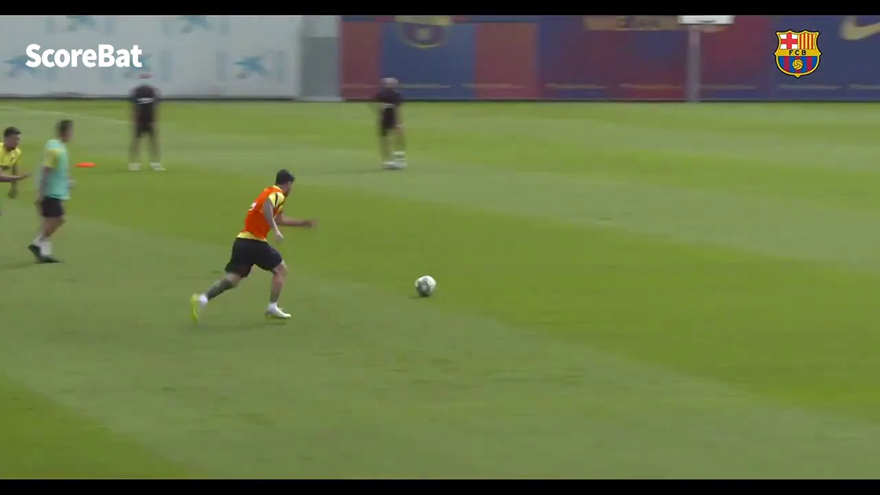 Messi shows his amazing skills in training - YouTube