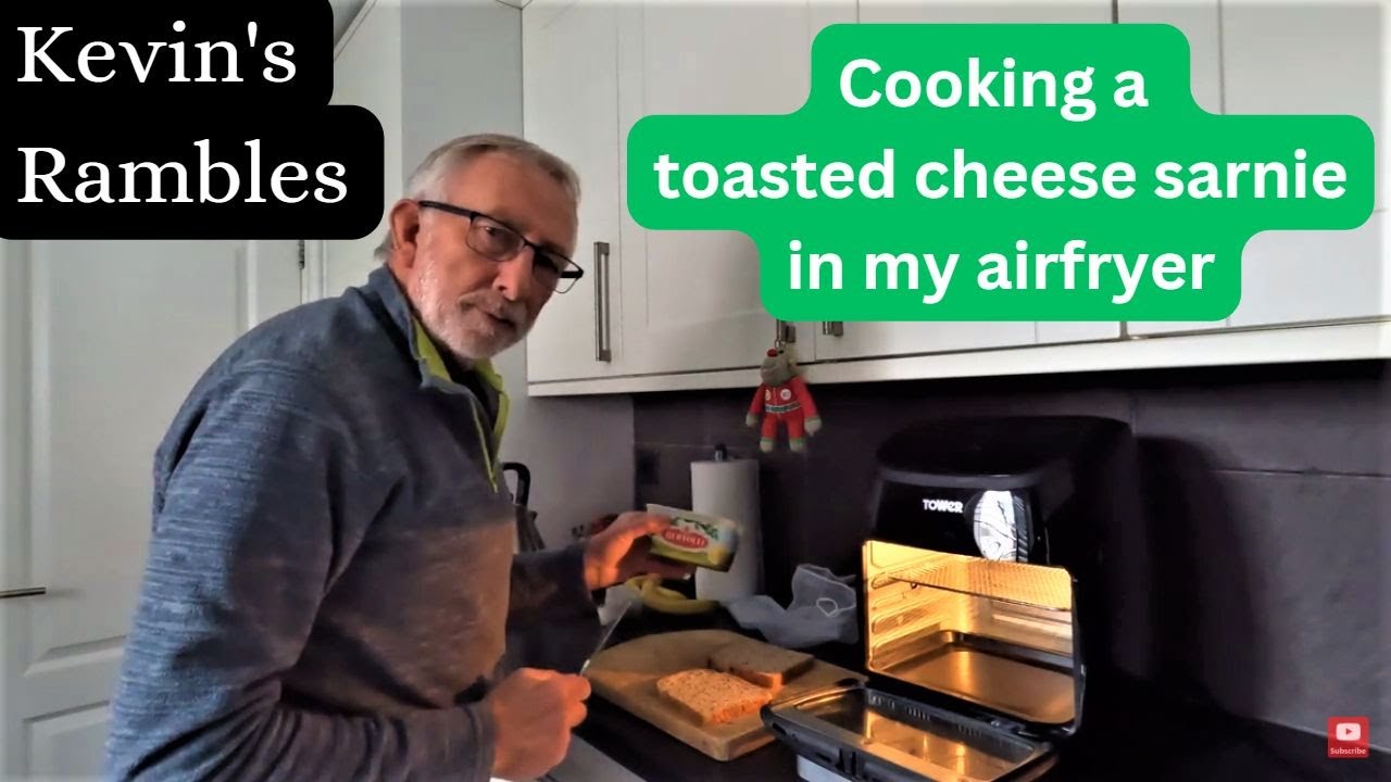 Cooking a Toasted Cheese Sarnie with my Air Fryer - YouTube